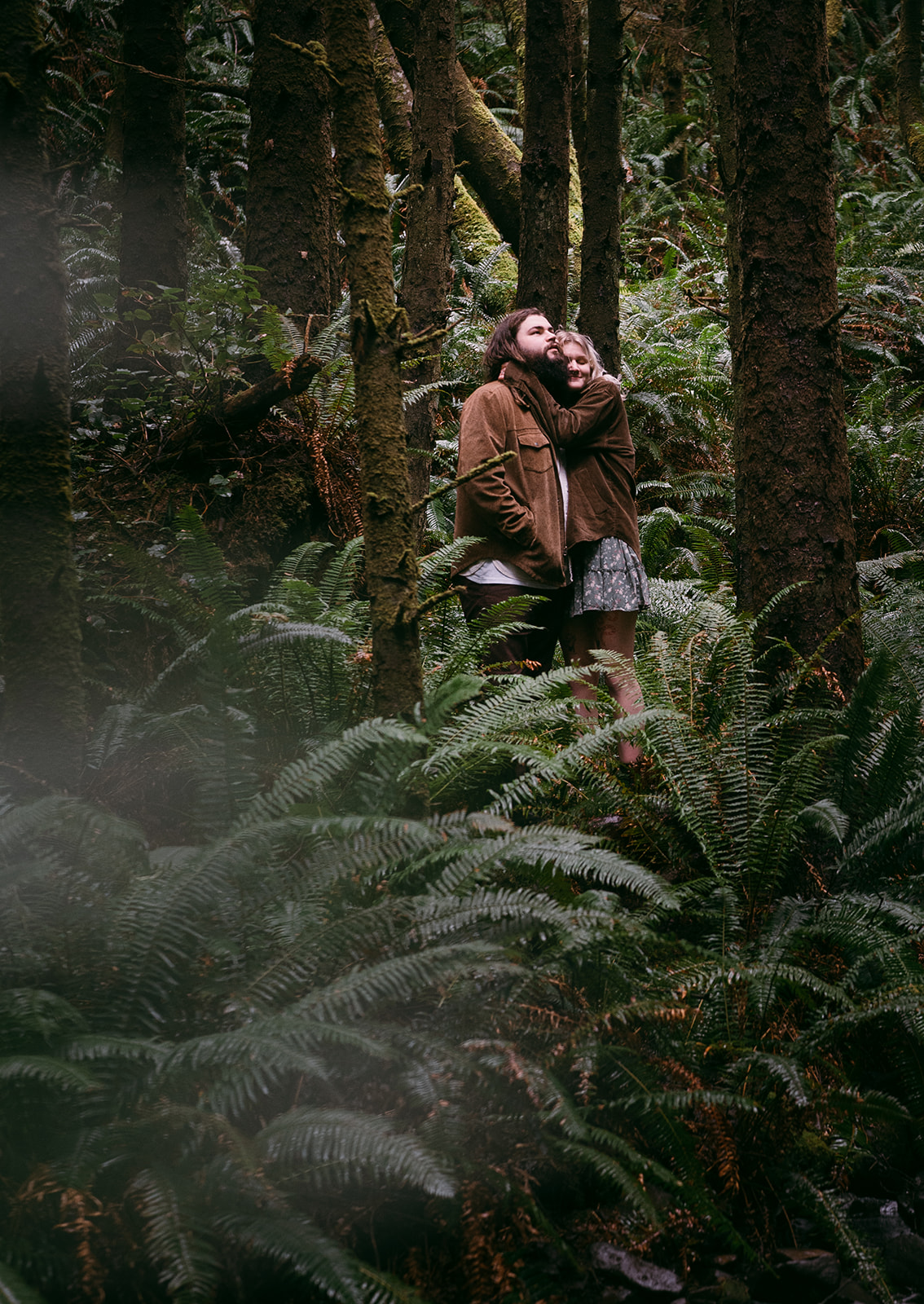 Hannah & Issacs Romantic Engagement on the Windswept Oregon Coast ...