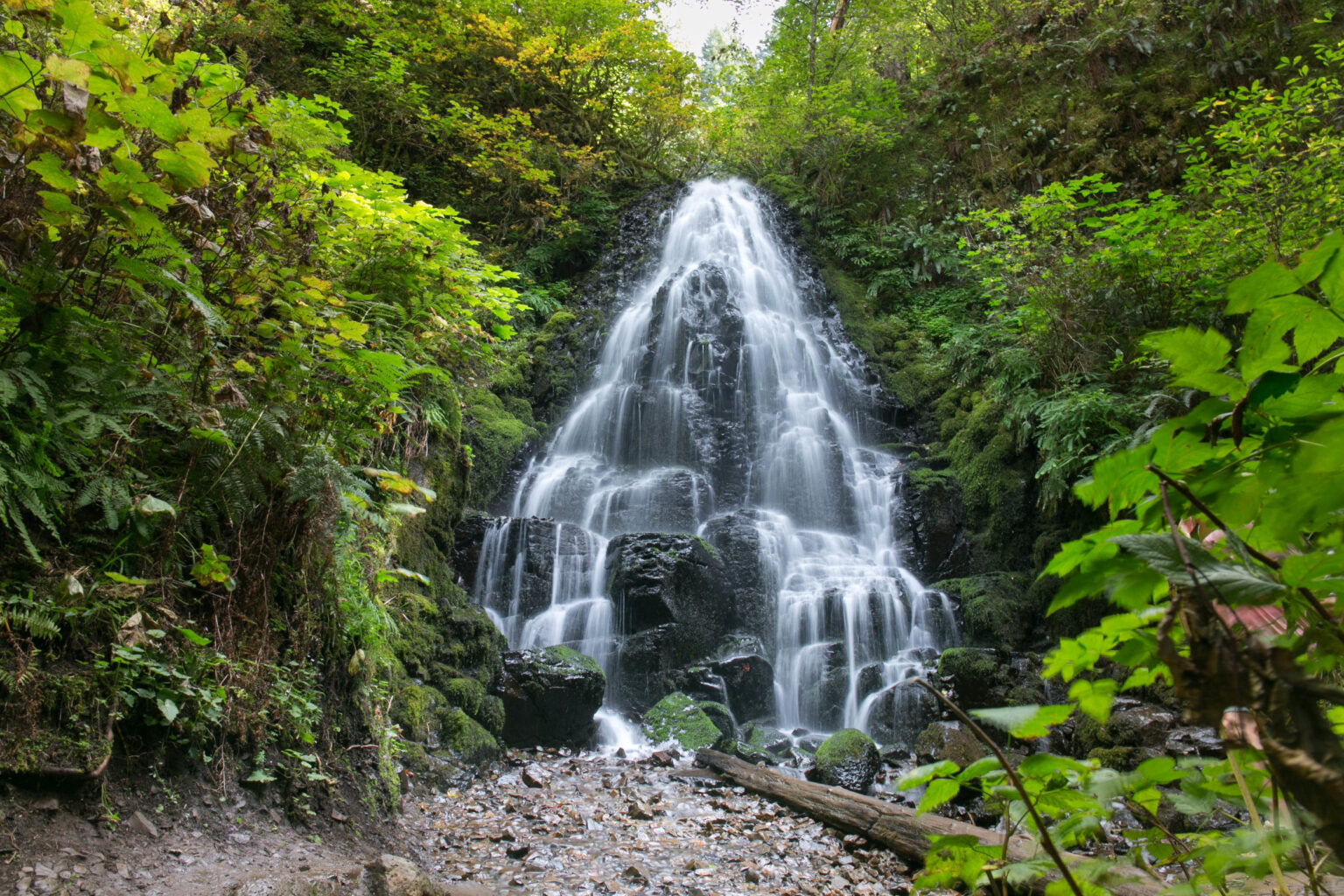 The Ultimate Guide to Oregon Waterfall Elopement Spots | tulewalks.com