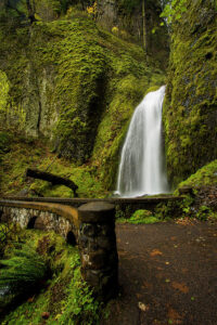 The Ultimate Guide to Oregon Waterfall Elopement Spots | tulewalks.com