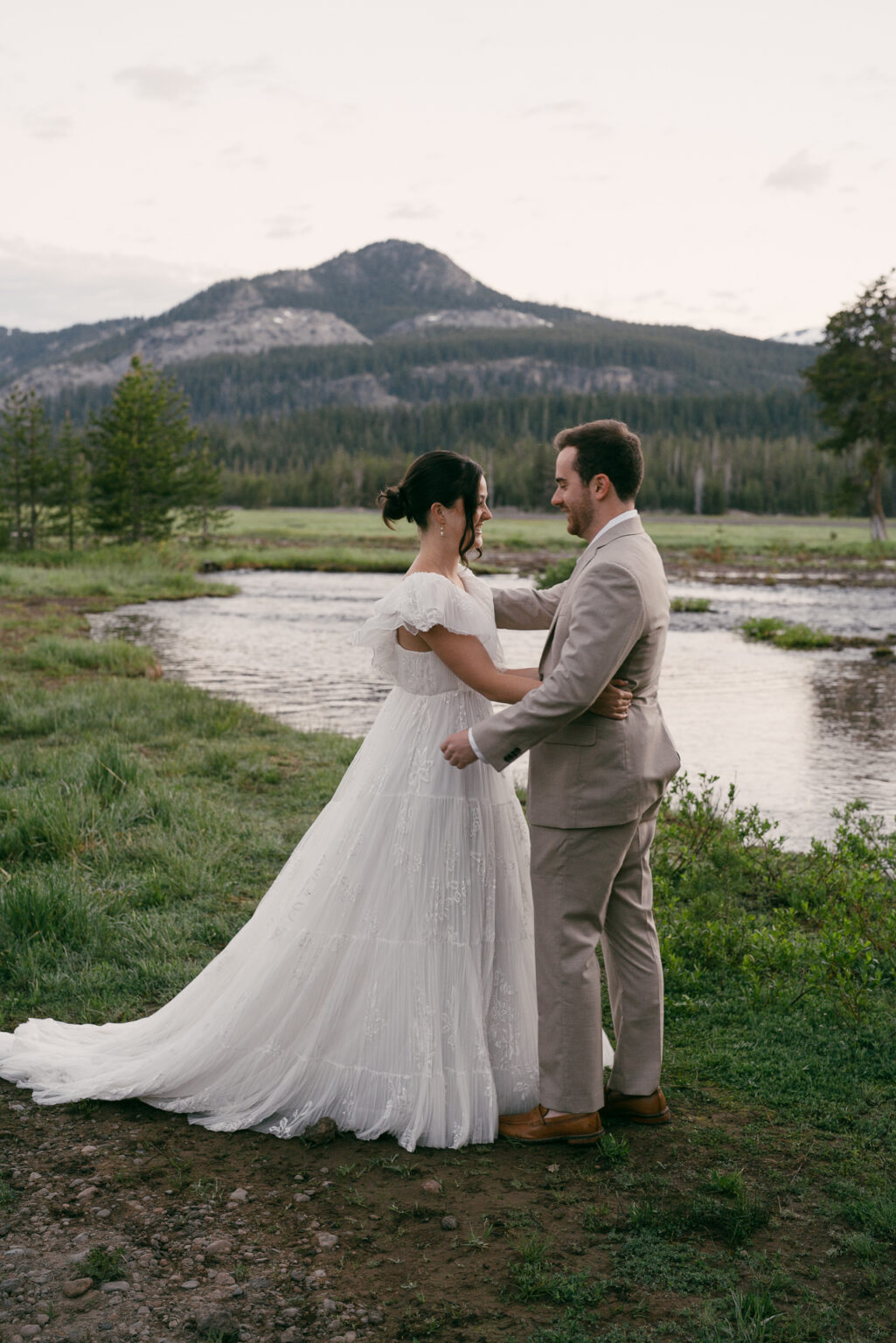 Carley + Autra – Sunrise elopement at Sparks Lake | tulewalks.com