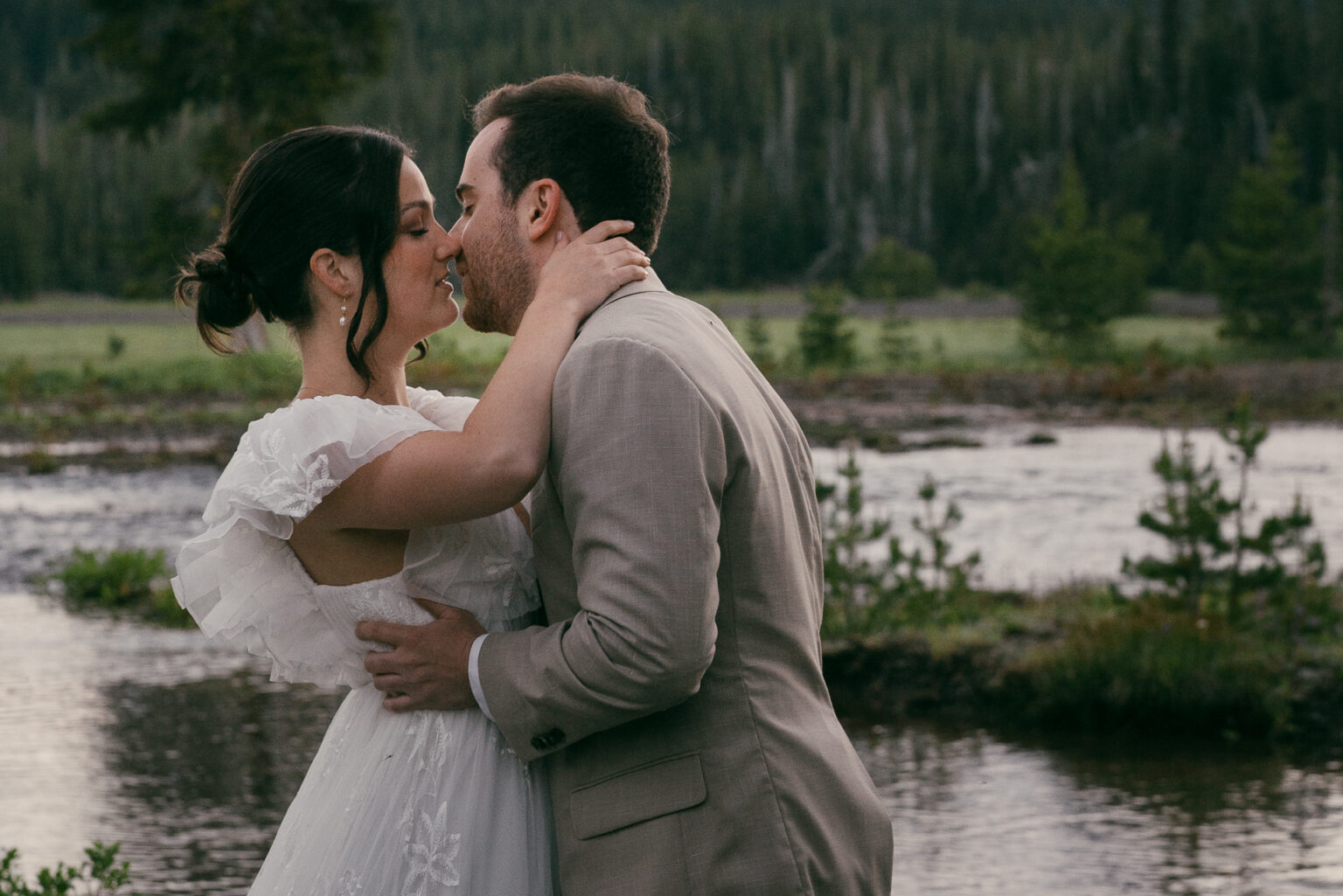 Carley + Autra – Sunrise elopement at Sparks Lake | tulewalks.com