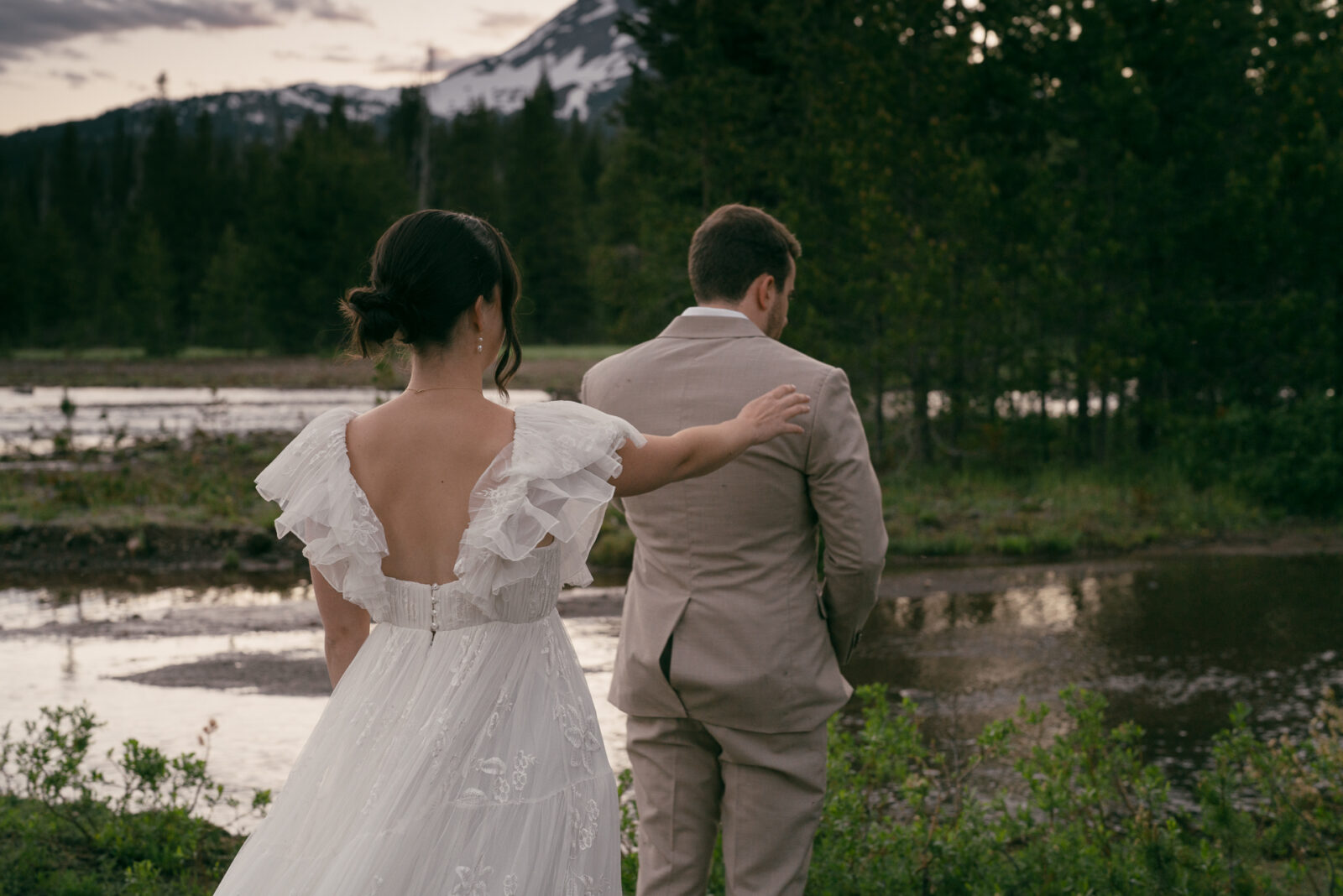 Carley + Autra – Sunrise elopement at Sparks Lake | tulewalks.com