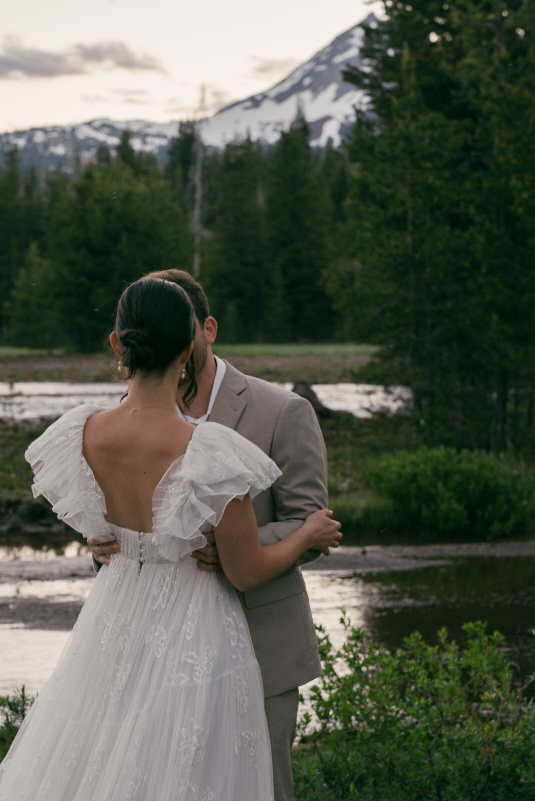 Carley + Autra – Sunrise elopement at Sparks Lake | tulewalks.com